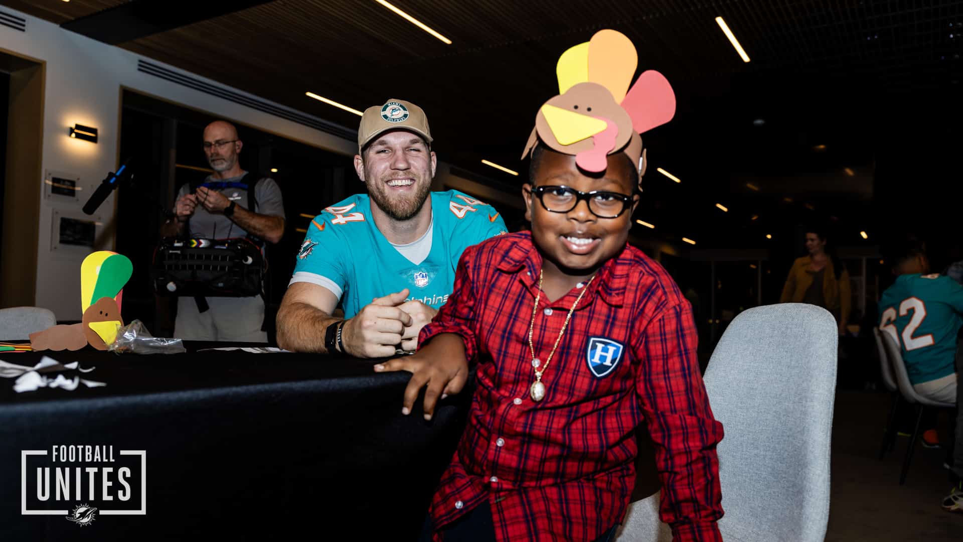 Miami Dolphins organize a Thanksgiving dinner event for over 300 ...