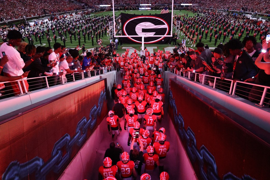 Alabama Crimson Tide hands Georgia Bulldogs first home loss Since 2019 ...